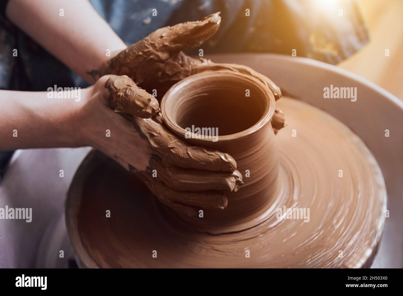Master hands making clay hi-res stock photography and images - Alamy