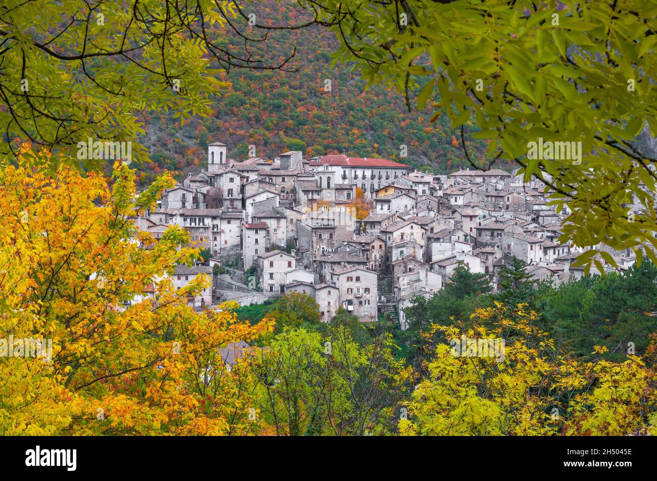 Scanno (Abruzzo, Italy) - The medieval village of Scanno, in the ...