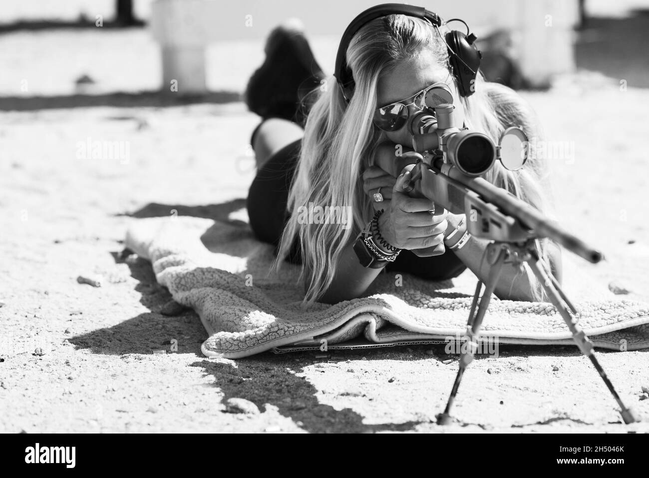 Grayscale shot of a blond girl getting ready to shoot Stock Photo - Alamy