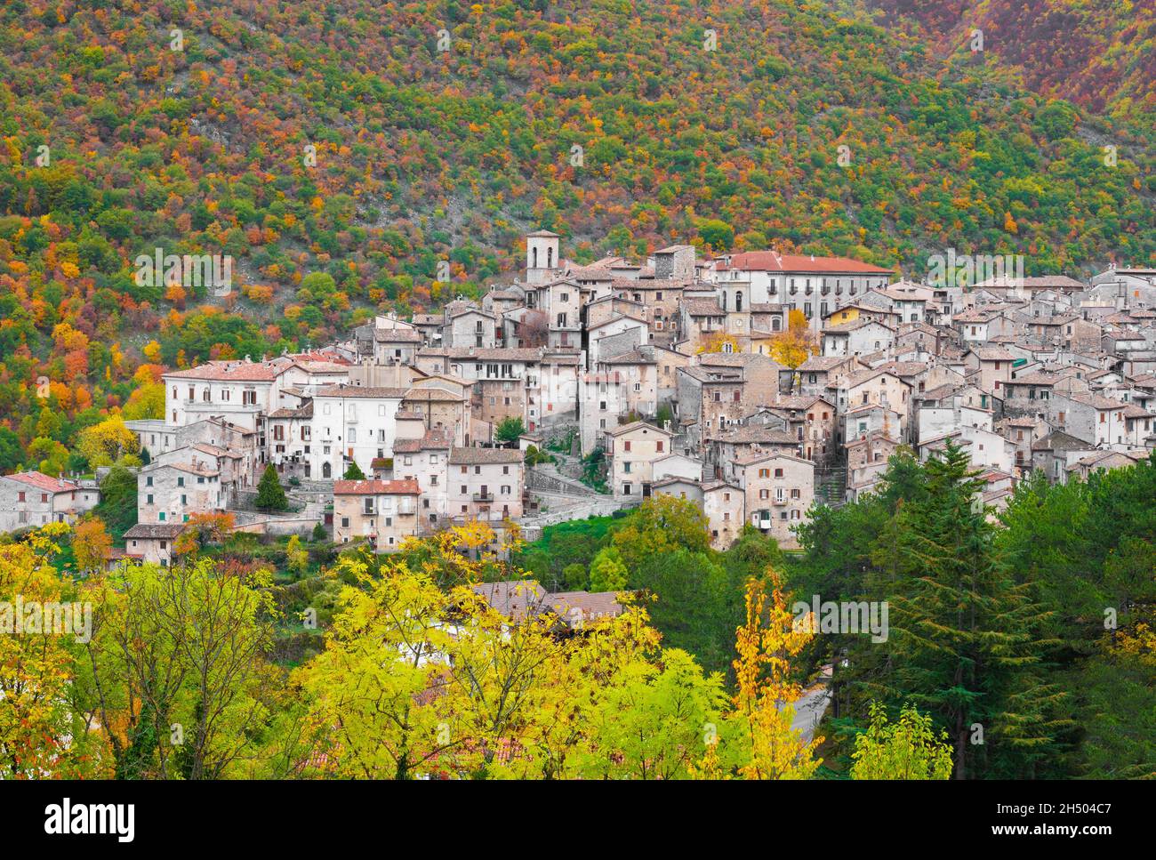 Scanno (Abruzzo, Italy) - The medieval village of Scanno, in the ...