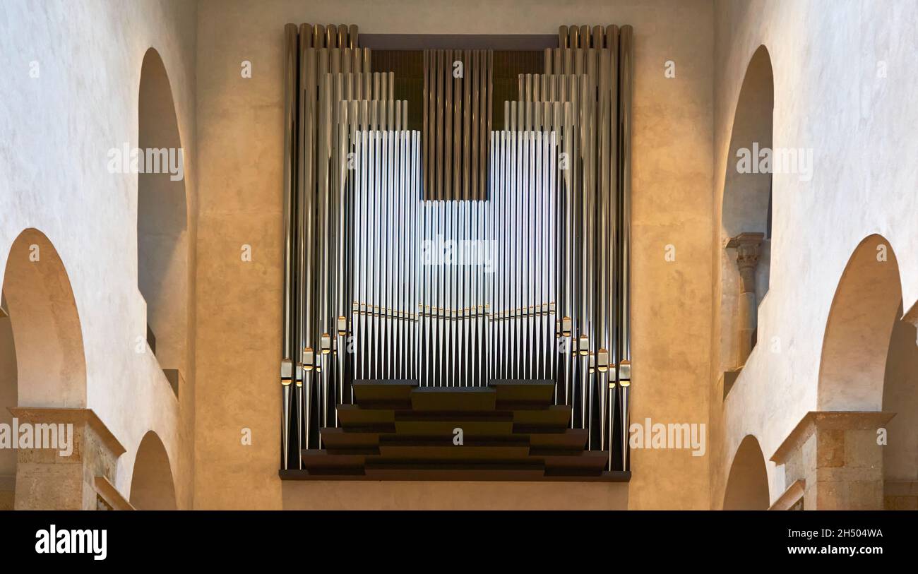 Pipe organ hi-res stock photography and images - Alamy