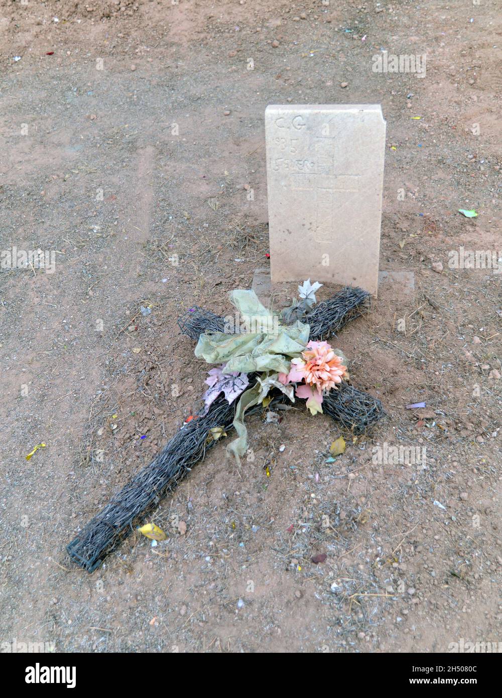 Crude Mexican graves on the Day of the Dead in Arizona Stock Photo - Alamy