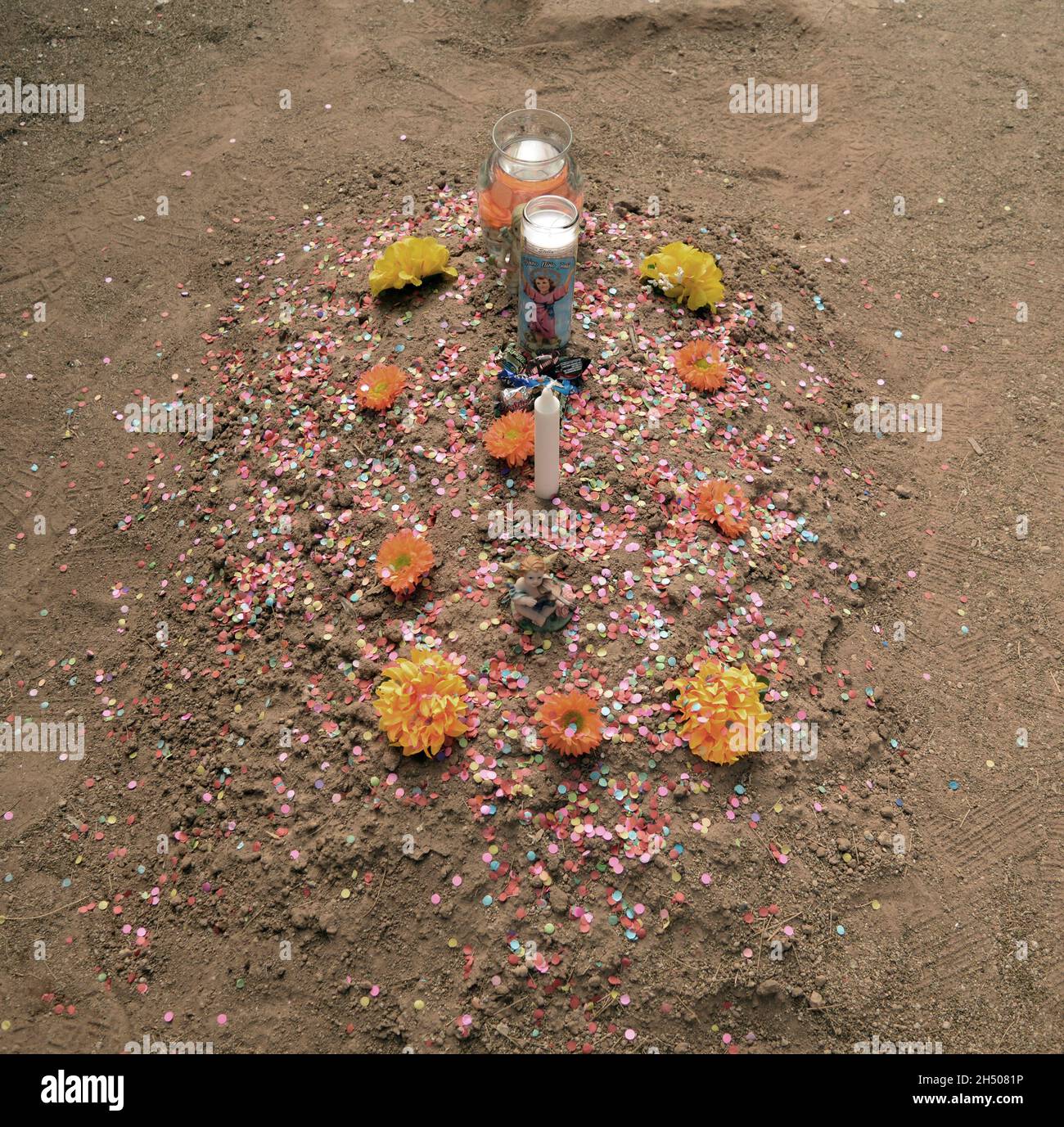 Mexican graves decorated for the Day of the Dead Stock Photo - Alamy