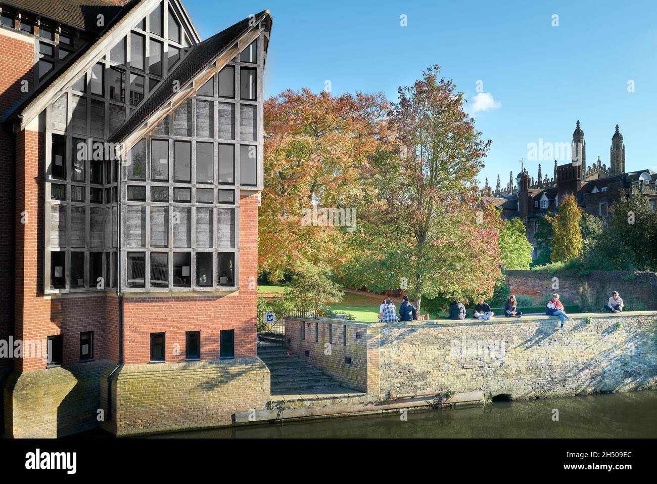 Riverside wall hi-res stock photography and images - Alamy