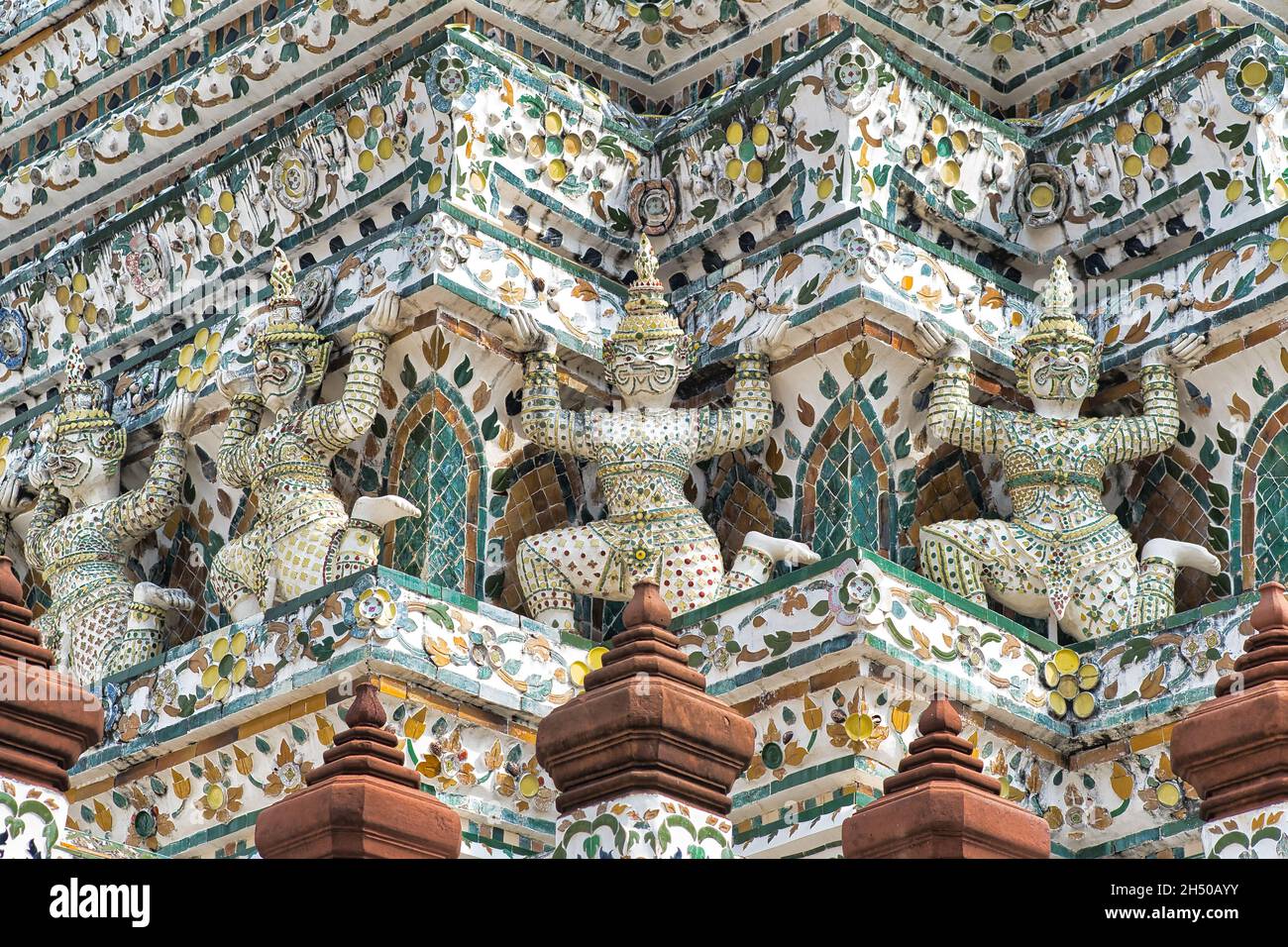 Beautiful architecture of the Thai temple Stock Photo - Alamy