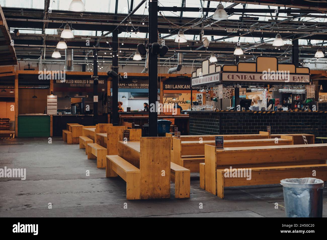 Mercato metropolitano street food hi-res stock photography and images ...