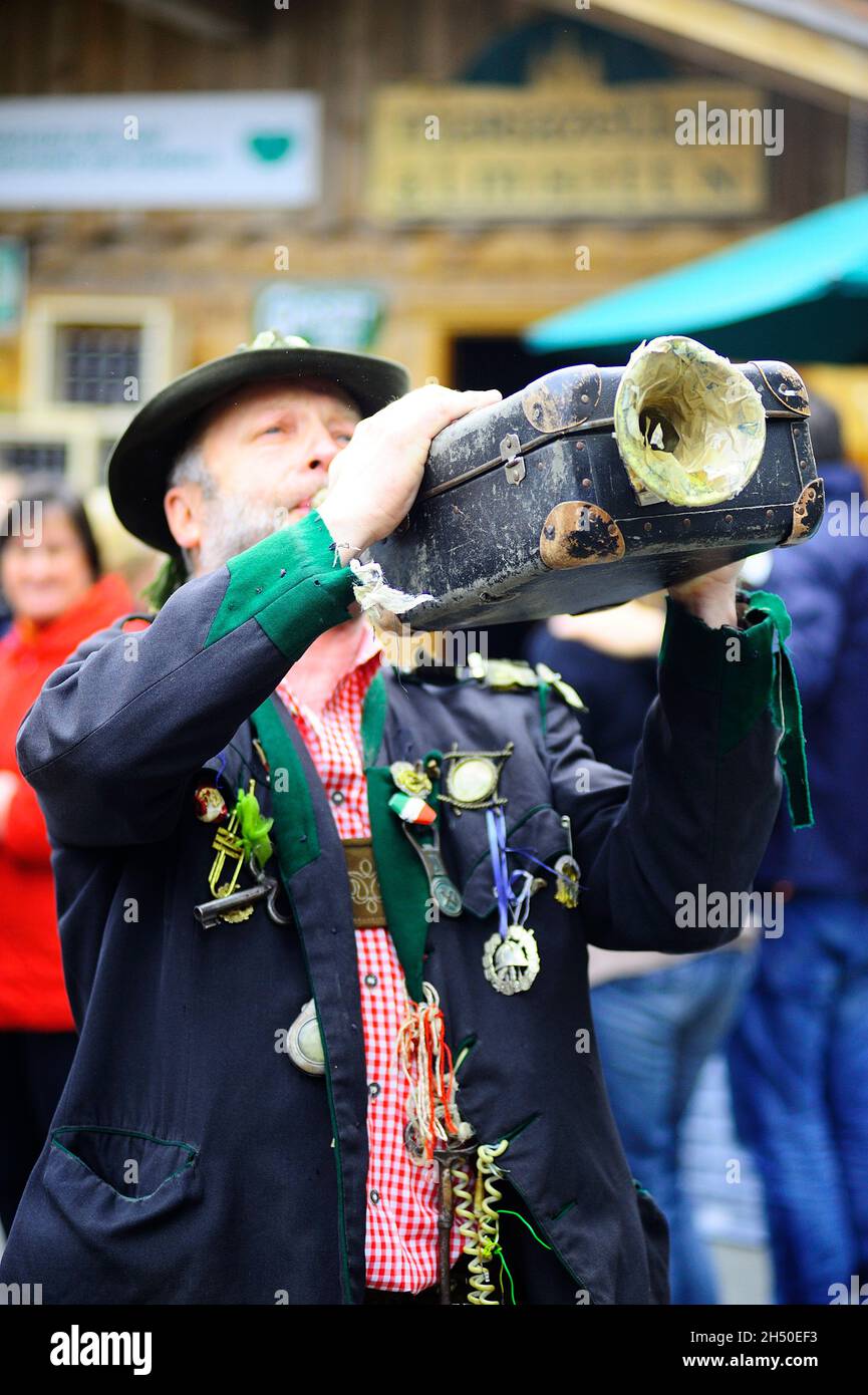 Bulky man hi-res stock photography and images - Alamy