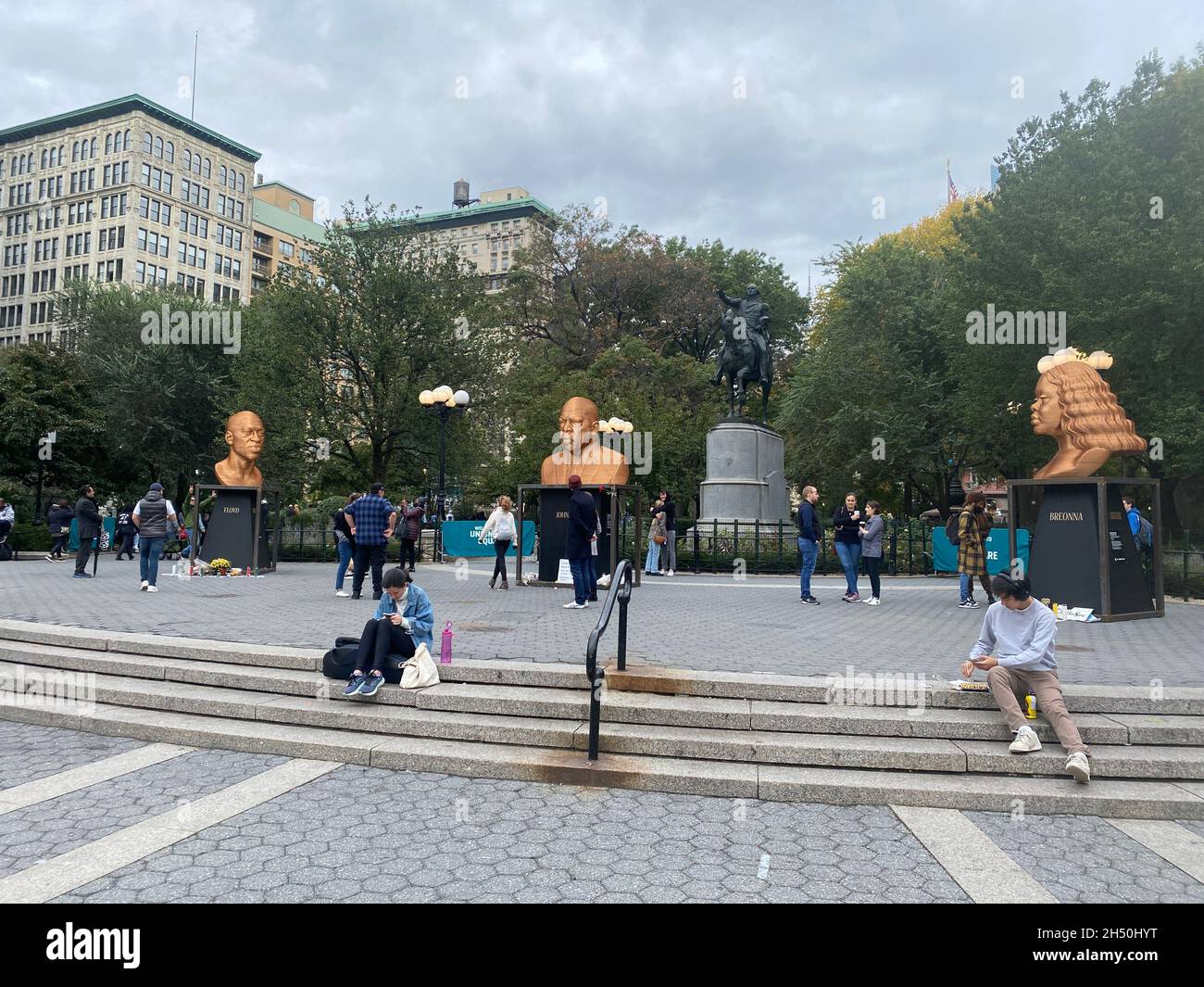 Bronze busts hi-res stock photography and images - Alamy