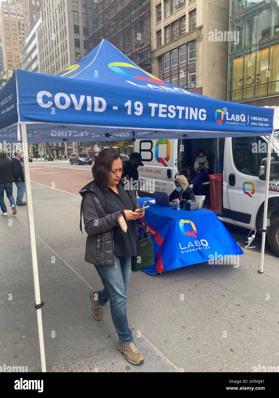 Pop-up Covid-19 Testing Site on 5th Avenue in midtown Manhattan, New ...