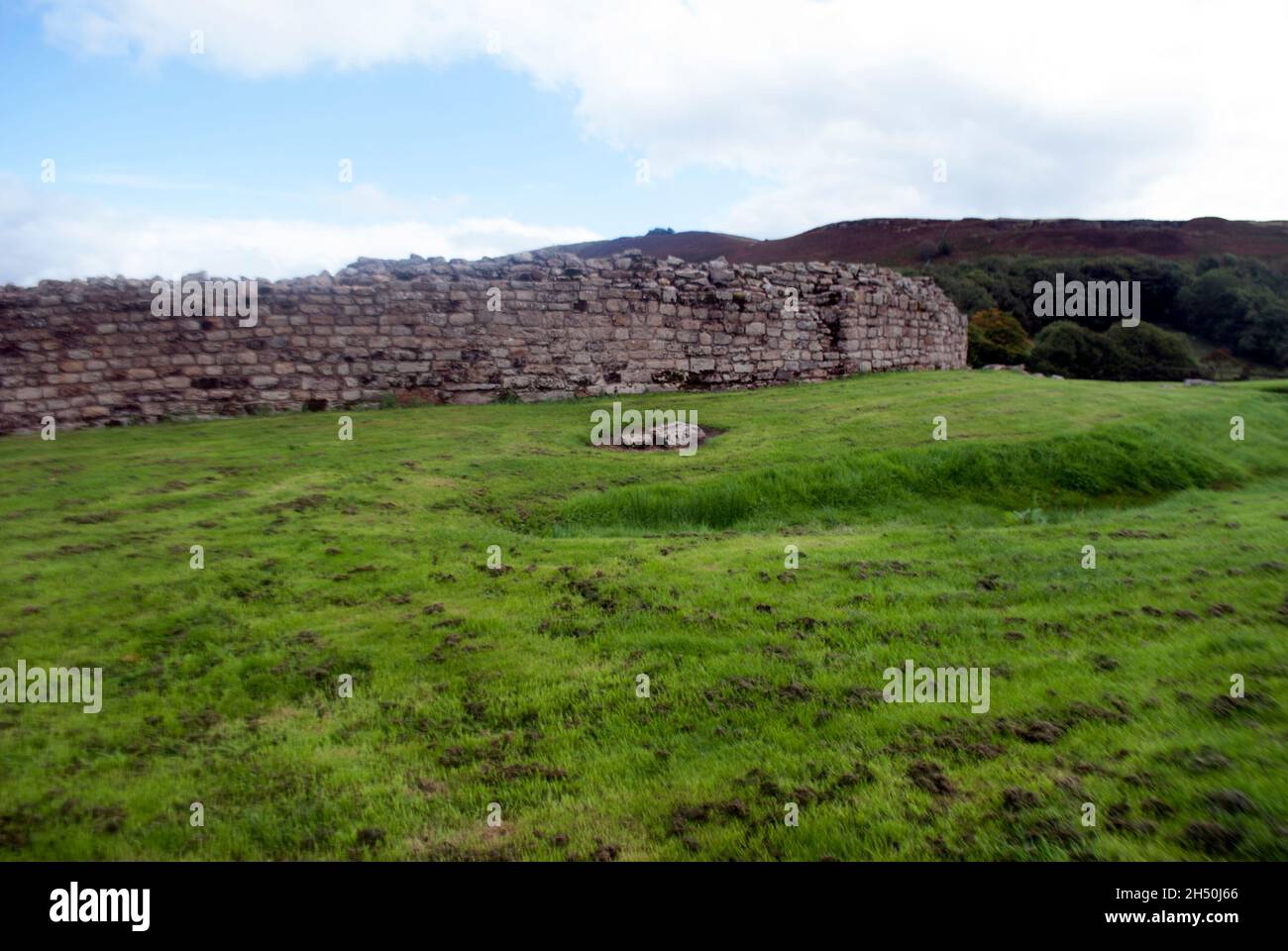 Retaining wall Excavated Roman ruins at Vindolanda Fort and museum ...