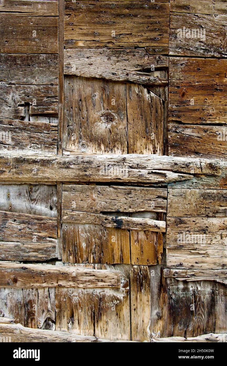 Warn out walls hi-res stock photography and images - Alamy