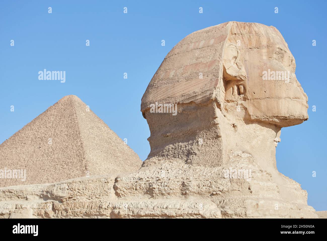 Sphinx in front of the khafre pyramid hi-res stock photography and ...