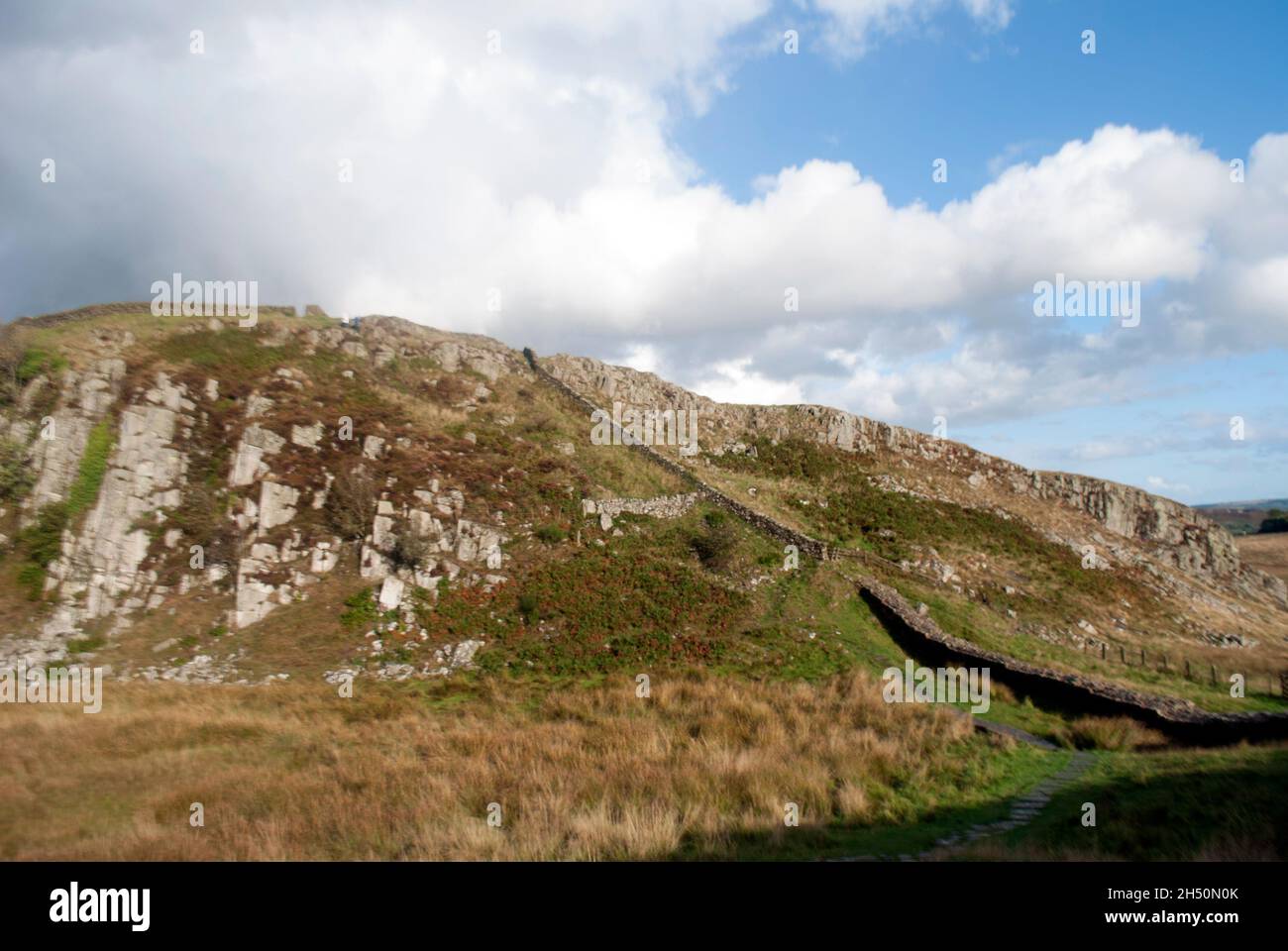 Hadrian's Wall running over crag near Sycamore Gap and Steel Rigg on ...