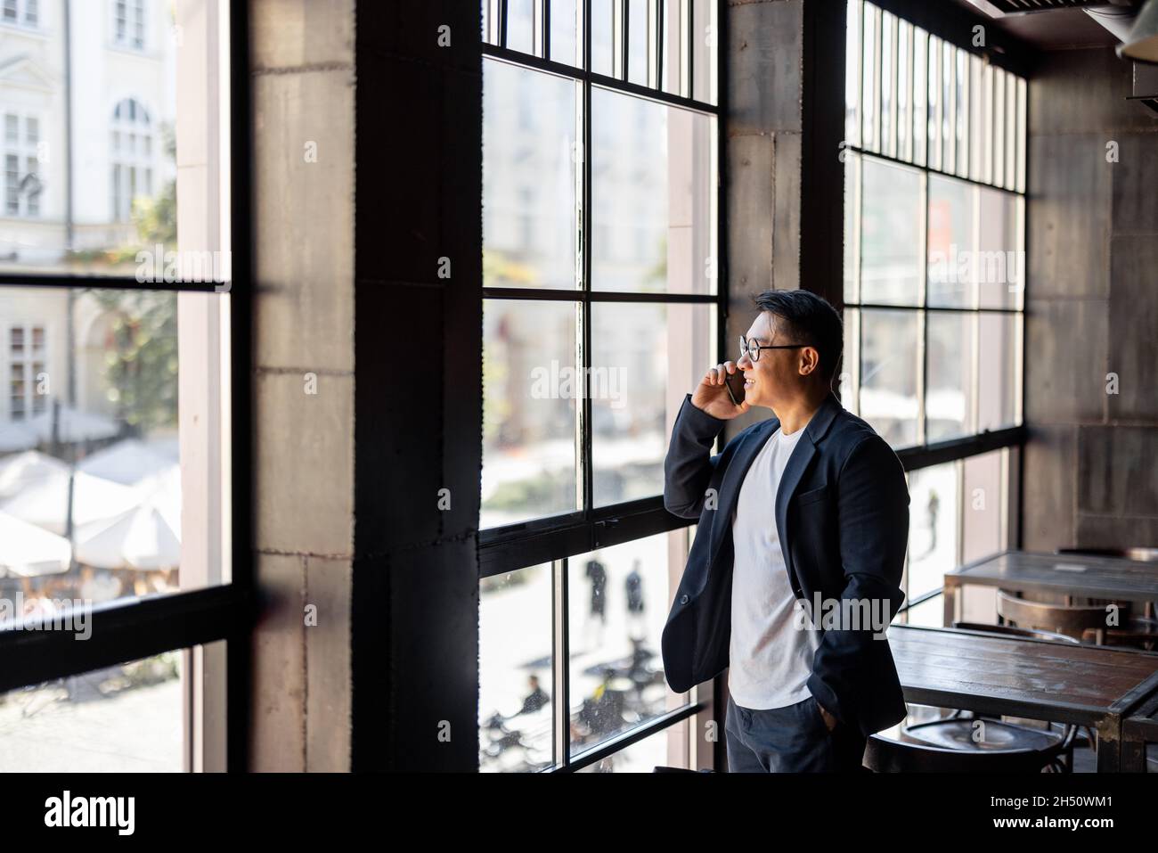 Restaurant look from window hi-res stock photography and images - Alamy
