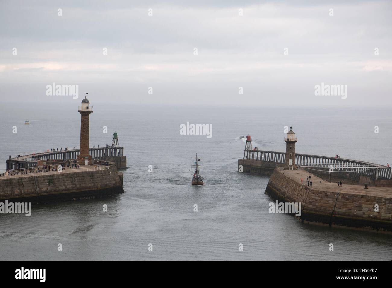 Whitby railway bridge hi-res stock photography and images - Alamy