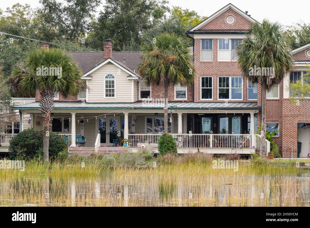 Charleston, USA. 05th Nov, 2021. Homes surrounded by floodwaters along ...