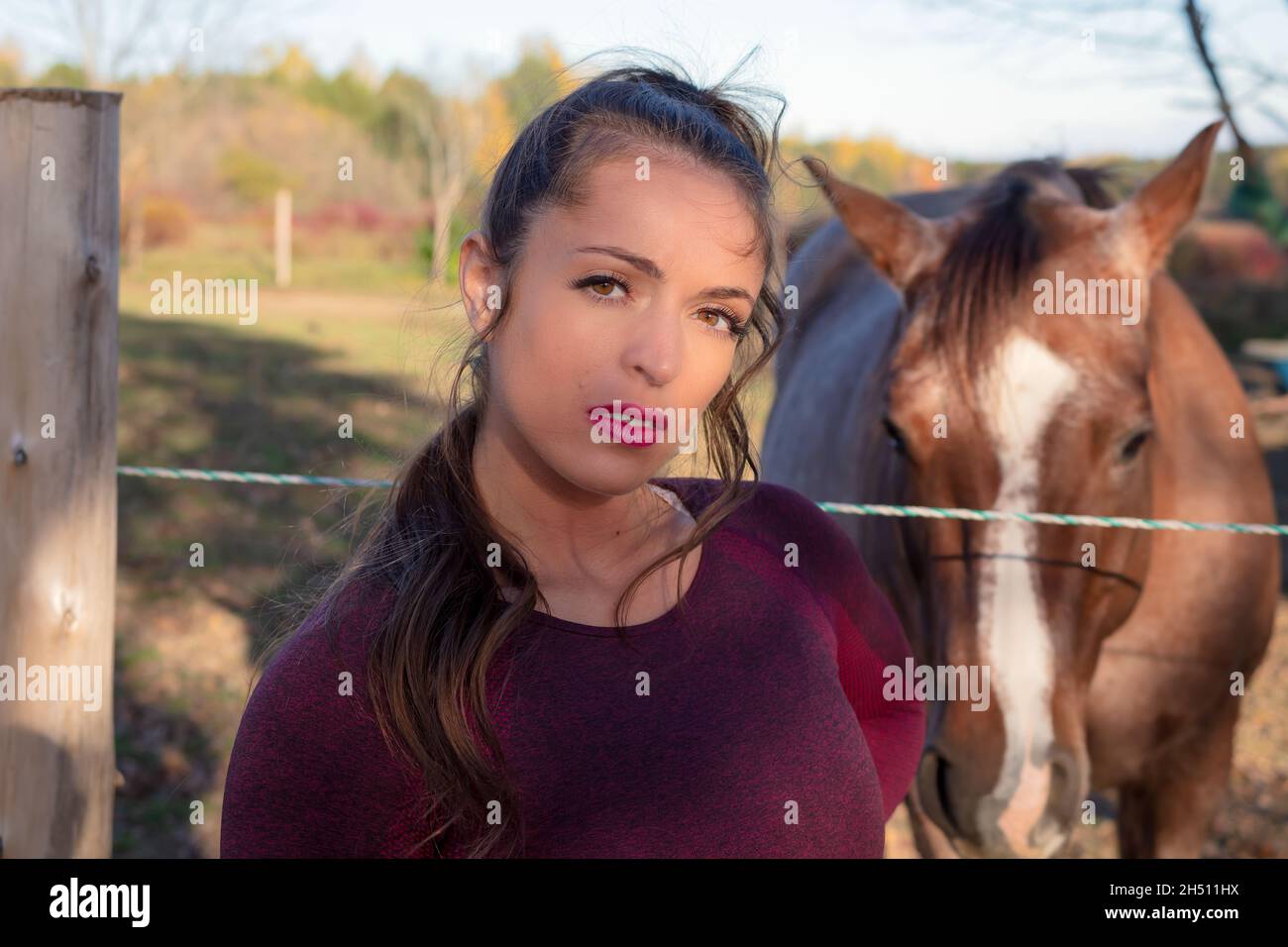 Brunette country woman horse hi-res stock photography and images - Alamy