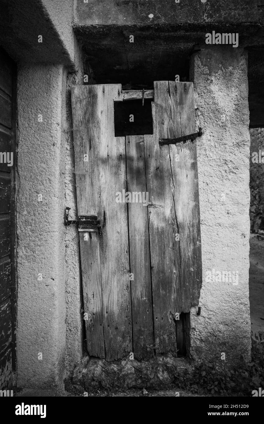 Abandoned derelict house in western Black and White Stock Photos ...