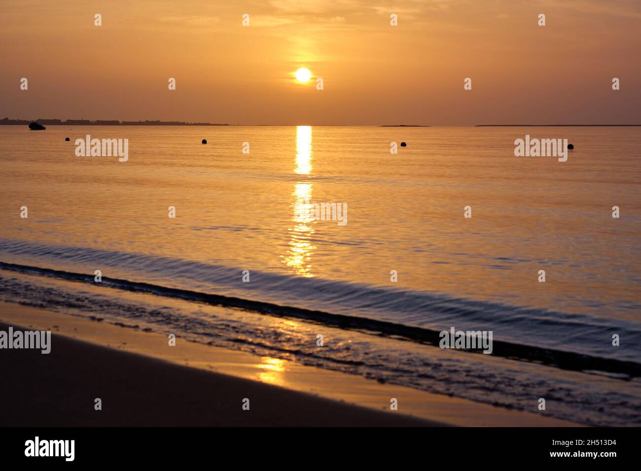 Big sun down over sea hi-res stock photography and images - Alamy