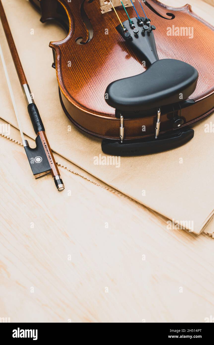 COMO, ITALY - Nov 04, 2021: top view of elegant acoustic violin and bow ...