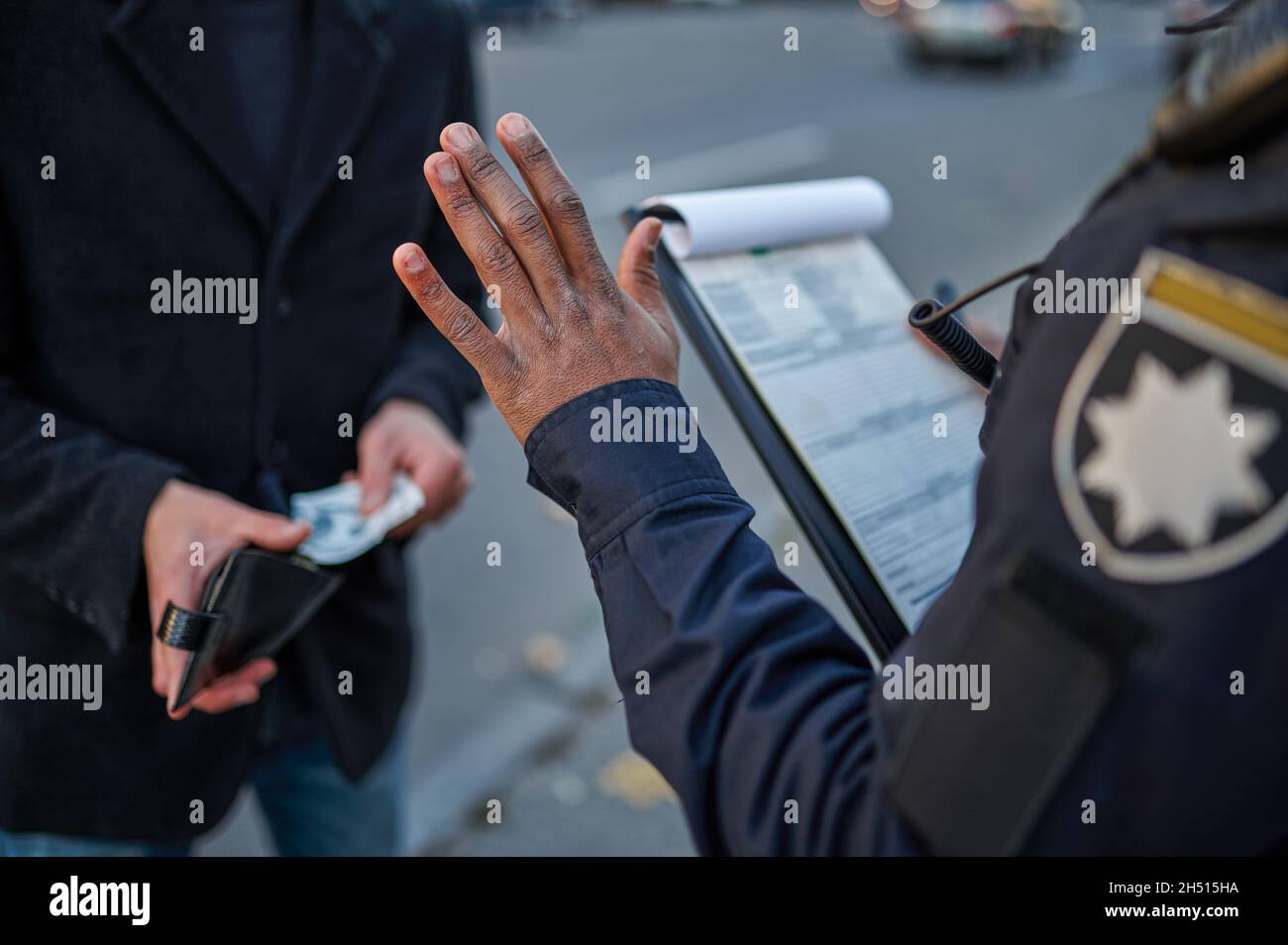 Police officer refuses to take a bribe from driver Stock Photo - Alamy