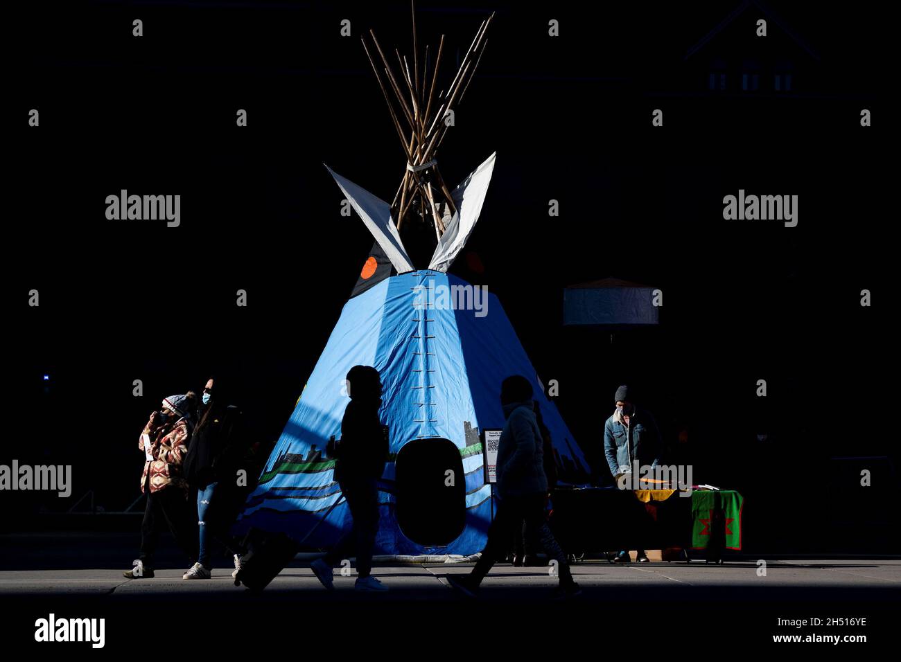 Indigenous legacy gathering hi-res stock photography and images - Alamy