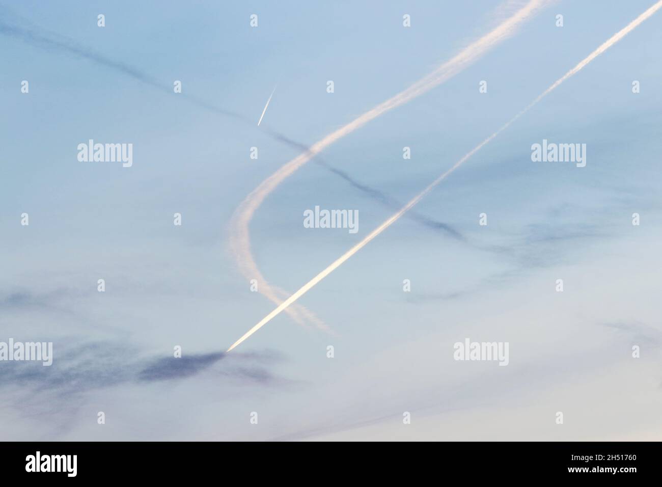 Curved bend light trail hi-res stock photography and images - Alamy