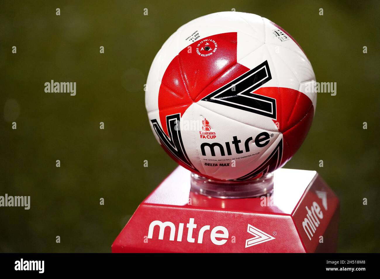 Official emirates fa cup match ball hi-res stock photography and images ...