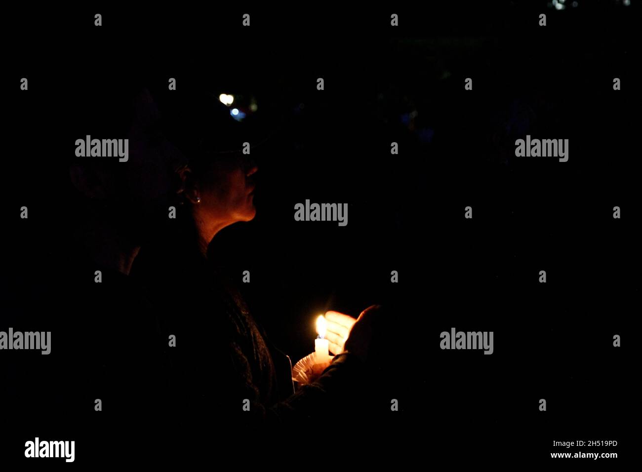 Non Exclusive: MEXICO CITY, MEXICO - NOVEMBER 4, 2021: Persons support ...