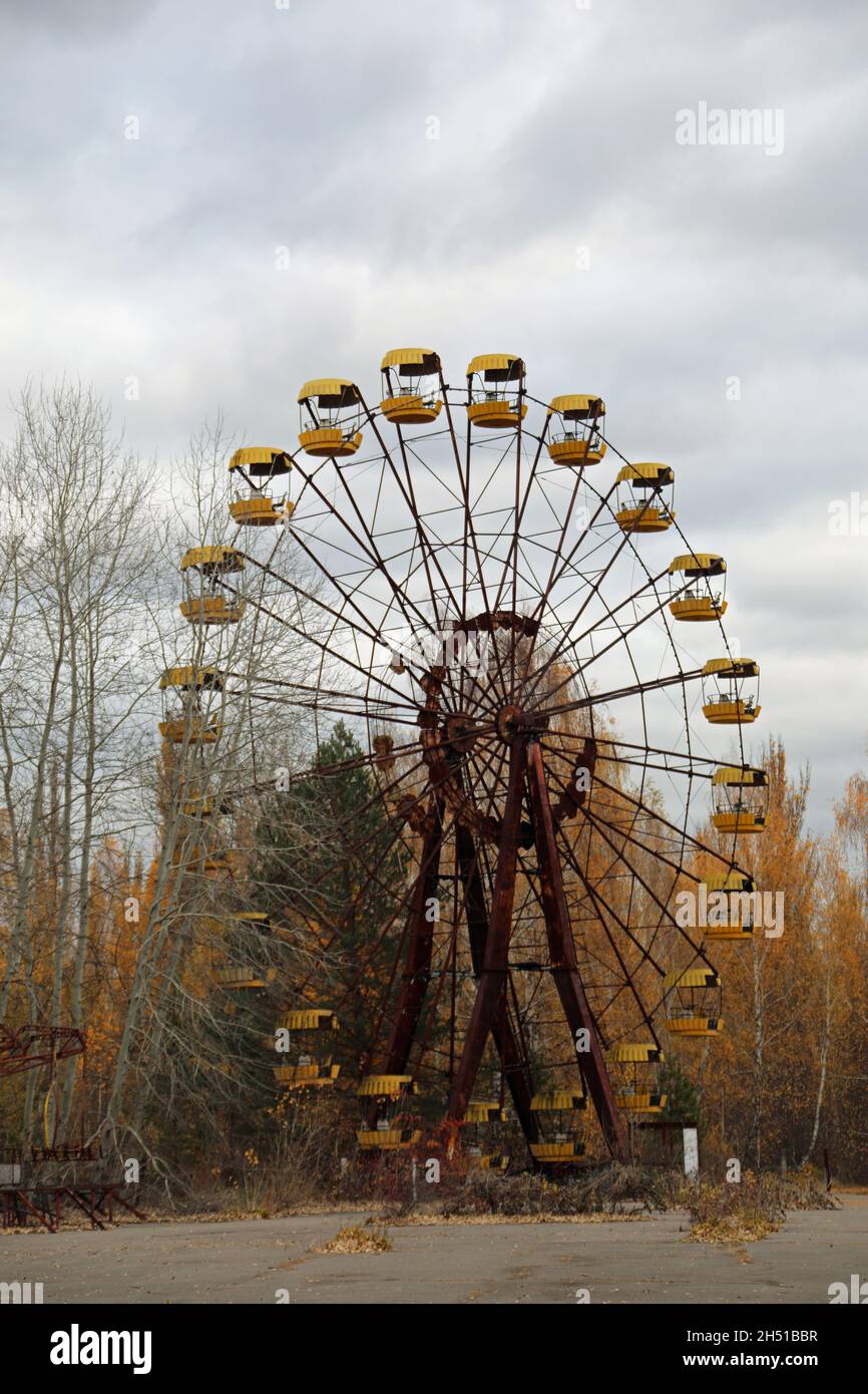 The iconic Ferris Wheel at Pripyat Amusement Park in the Chernobyl ...