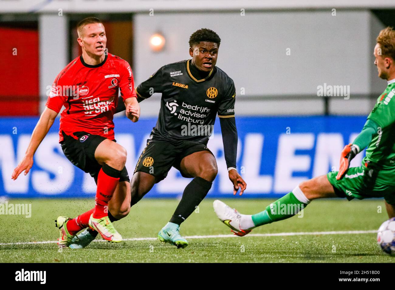 VENLO, NETHERLANDS - NOVEMBER 5: Ilias Breugelmans of Helmond Sport ...