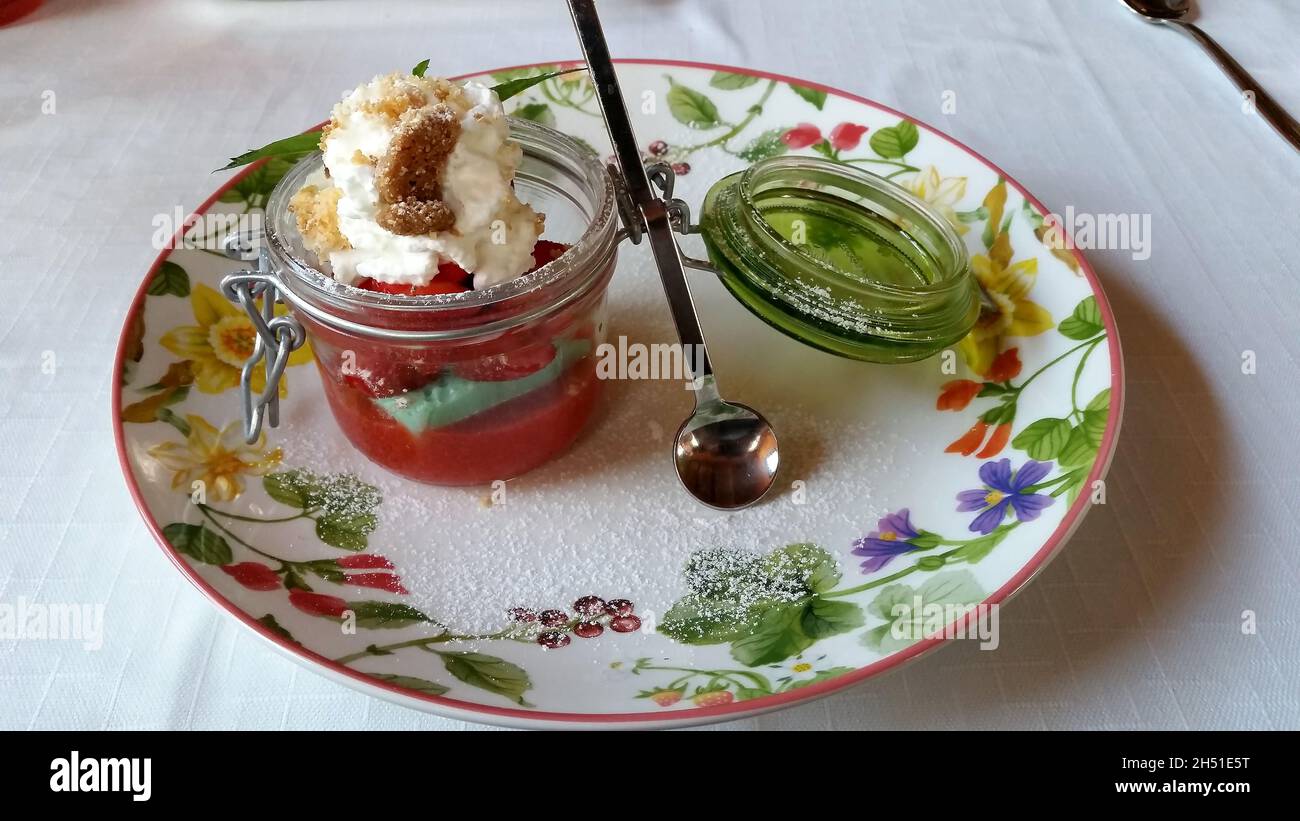 Beautiful plate hi-res stock photography and images - Alamy