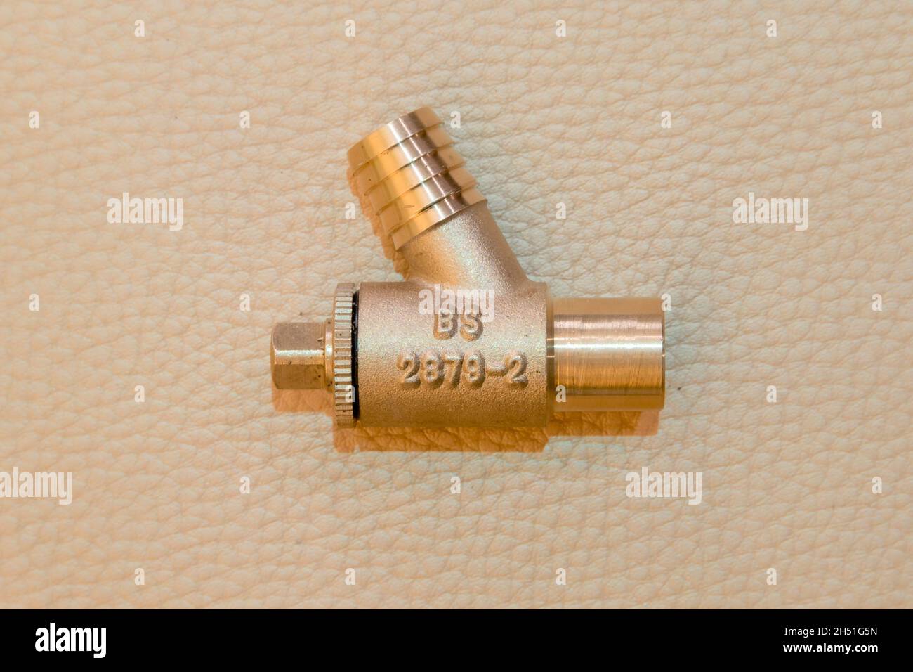 A heavy duty brass 15mm drain Off cock valve in short (46mm) length ...