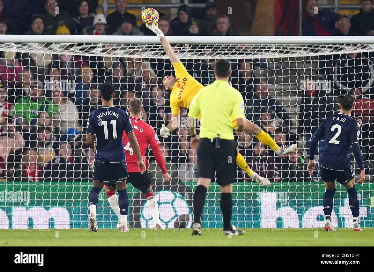 Emiliano martinez save hi-res stock photography and images - Alamy