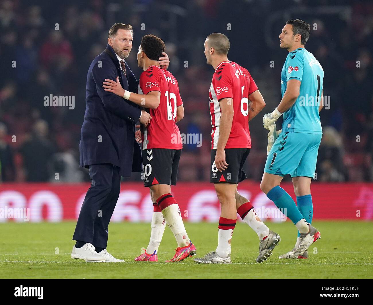 Celebration shake hands football hi-res stock photography and images ...