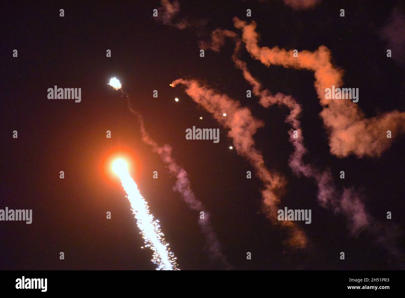 05/11/2021 PLA Royal Terrace Pier Gravesend UK. Bonfire Night fireworks ...