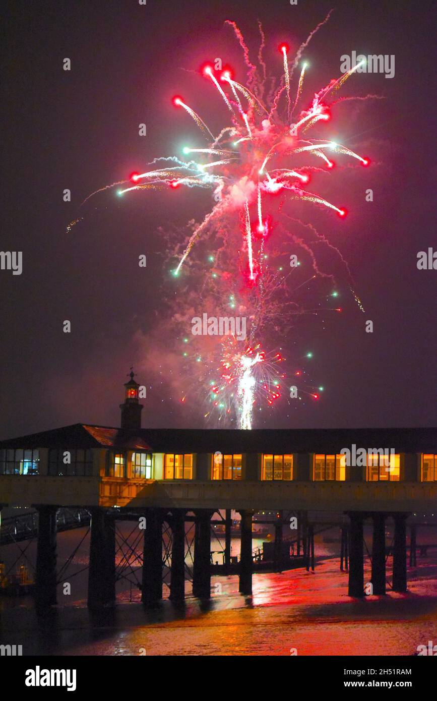 05/11/2021 PLA Royal Terrace Pier Gravesend UK. Bonfire Night fireworks ...