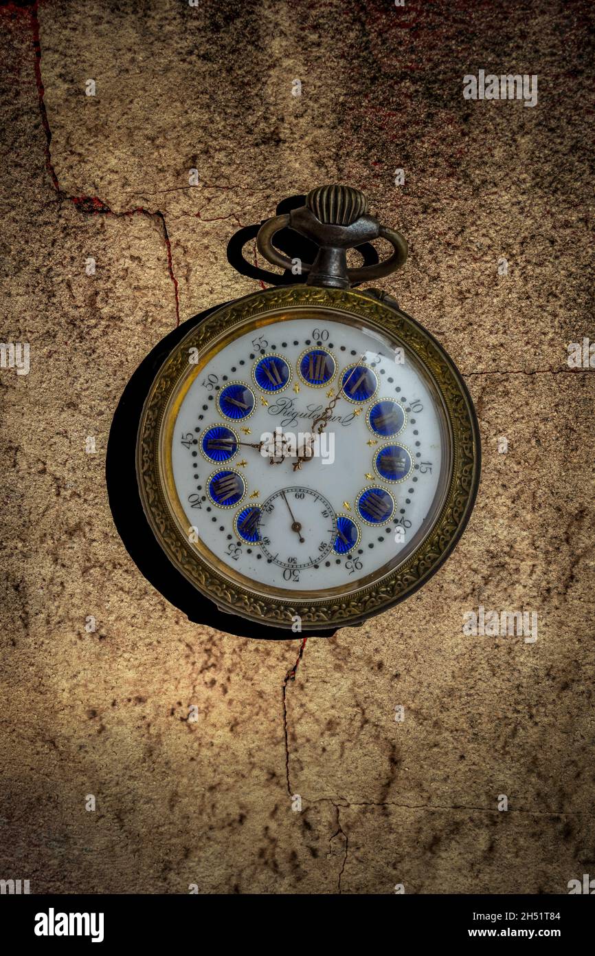 Vintage object, old pocket watch Stock Photo - Alamy