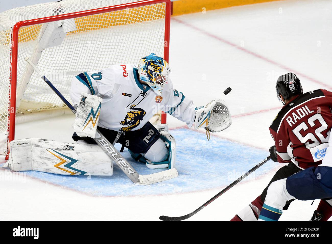 Riga, Latvia. 5th Nov, 2021. HC Sochi's goalkeeper Maxim Tretyak (L ...
