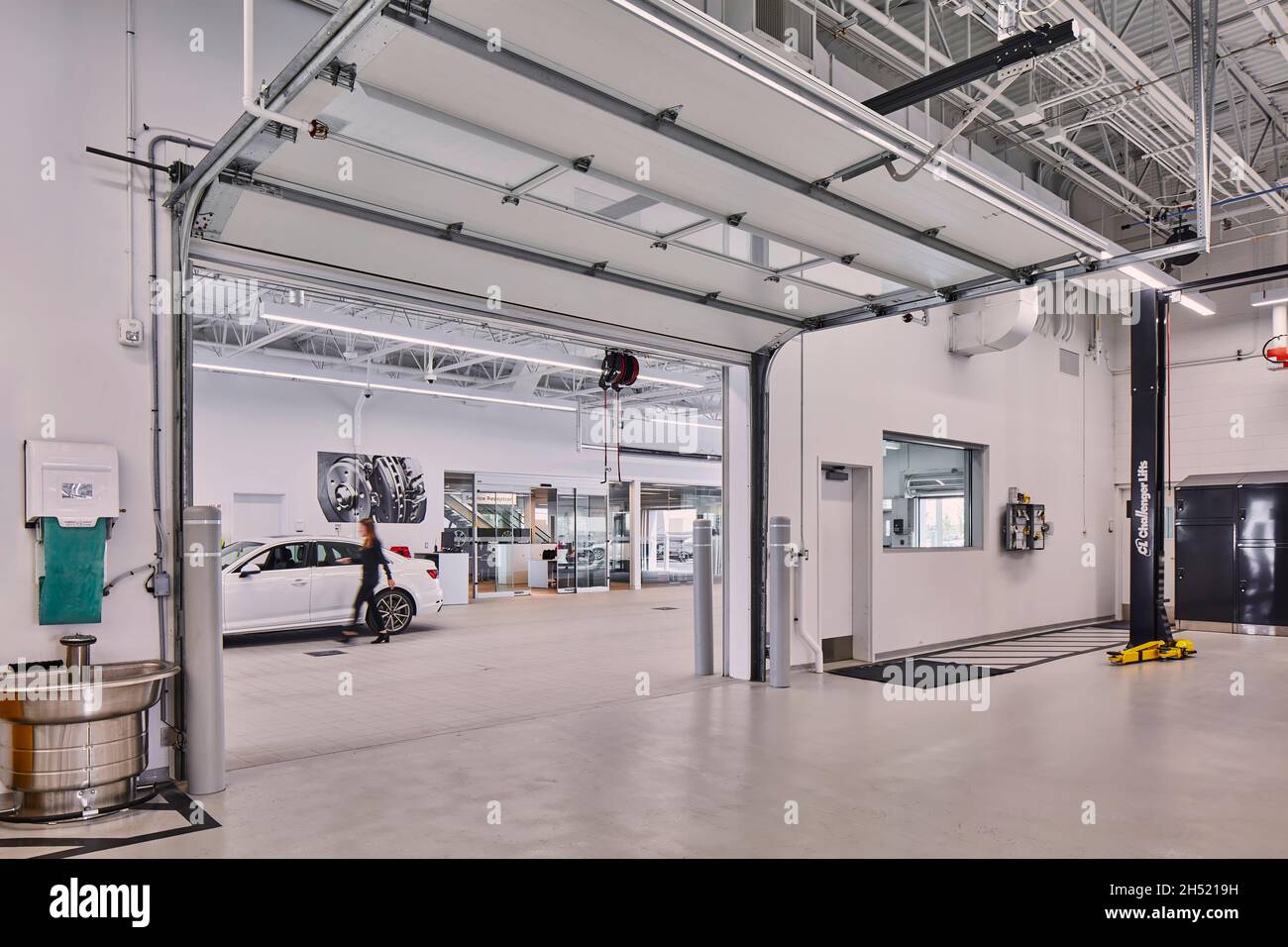 Electric car shop bmw hi-res stock photography and images - Alamy