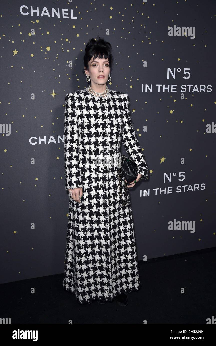 New York, NY, USA. 5th Nov, 2021. Lily Allen at arrivals for CHANEL N°5 ...