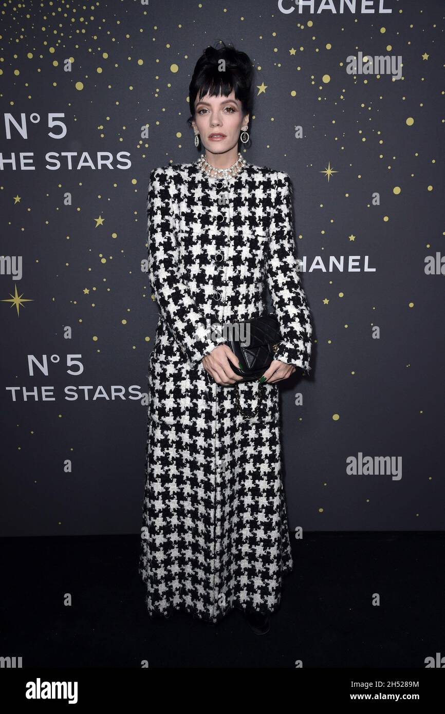 New York, NY, USA. 5th Nov, 2021. Lily Allen at arrivals for CHANEL N°5 ...