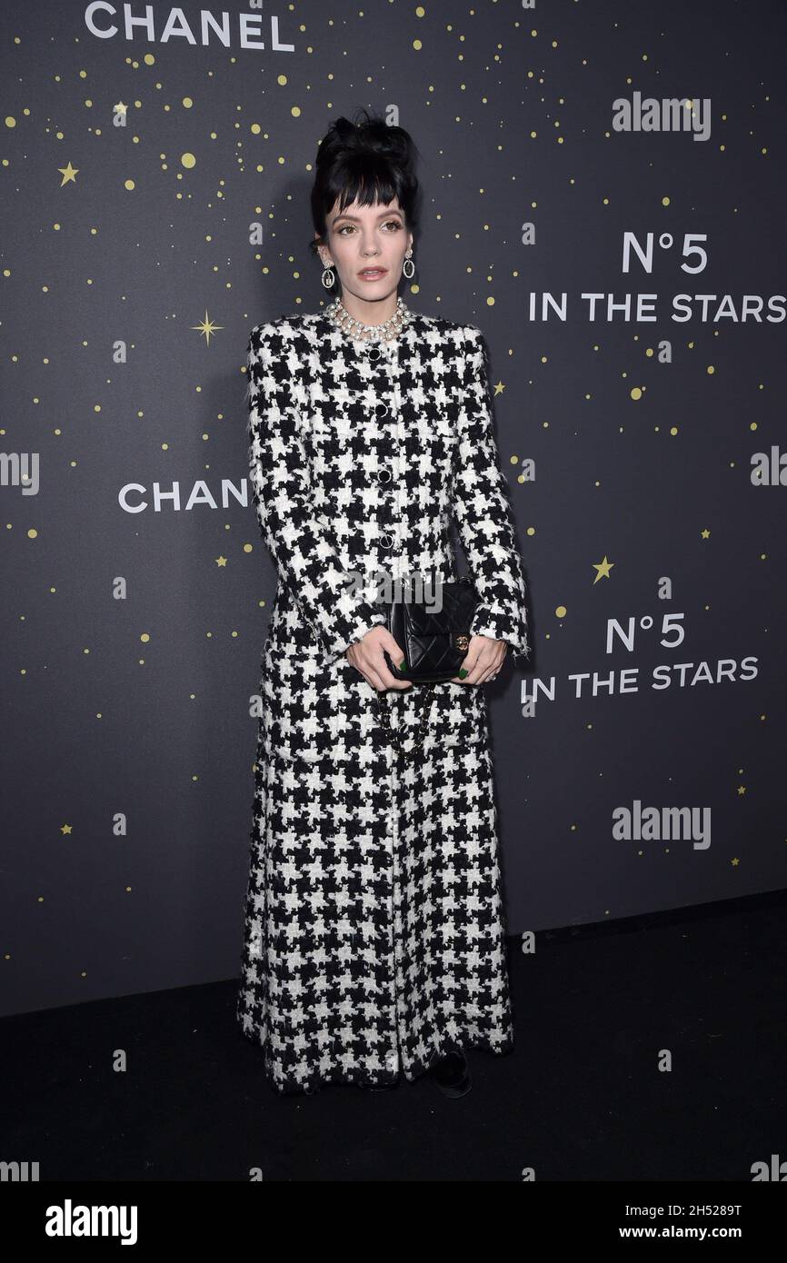 New York, NY, USA. 5th Nov, 2021. Lily Allen at arrivals for CHANEL N°5 ...