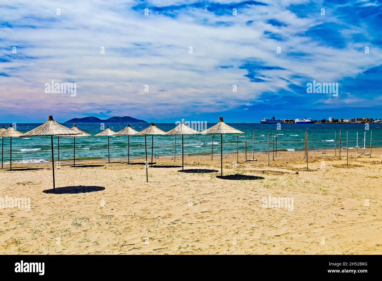 Hot weather beach hi-res stock photography and images - Alamy