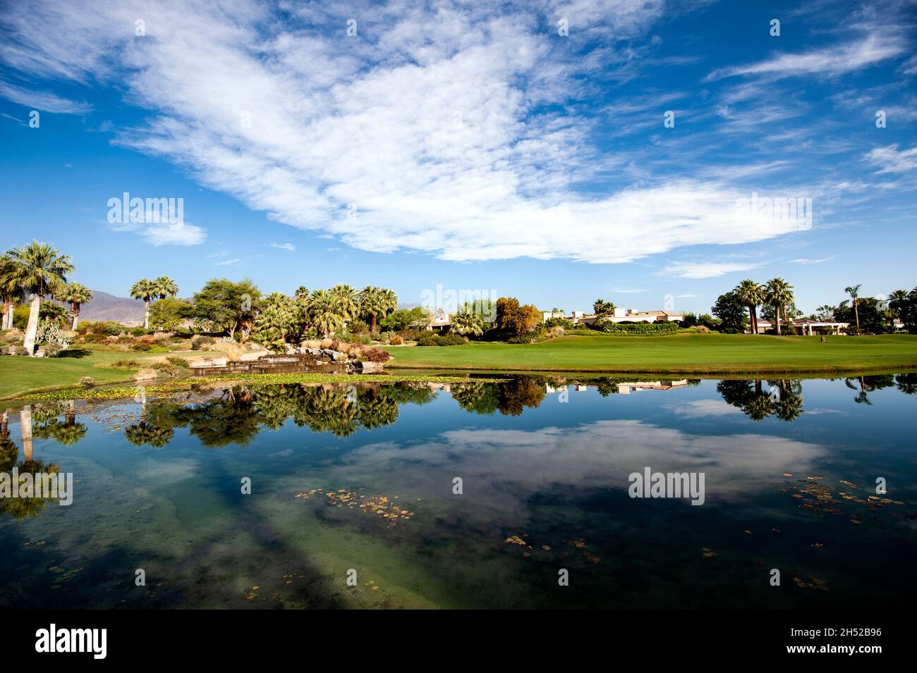 Smooth lake hi-res stock photography and images - Alamy