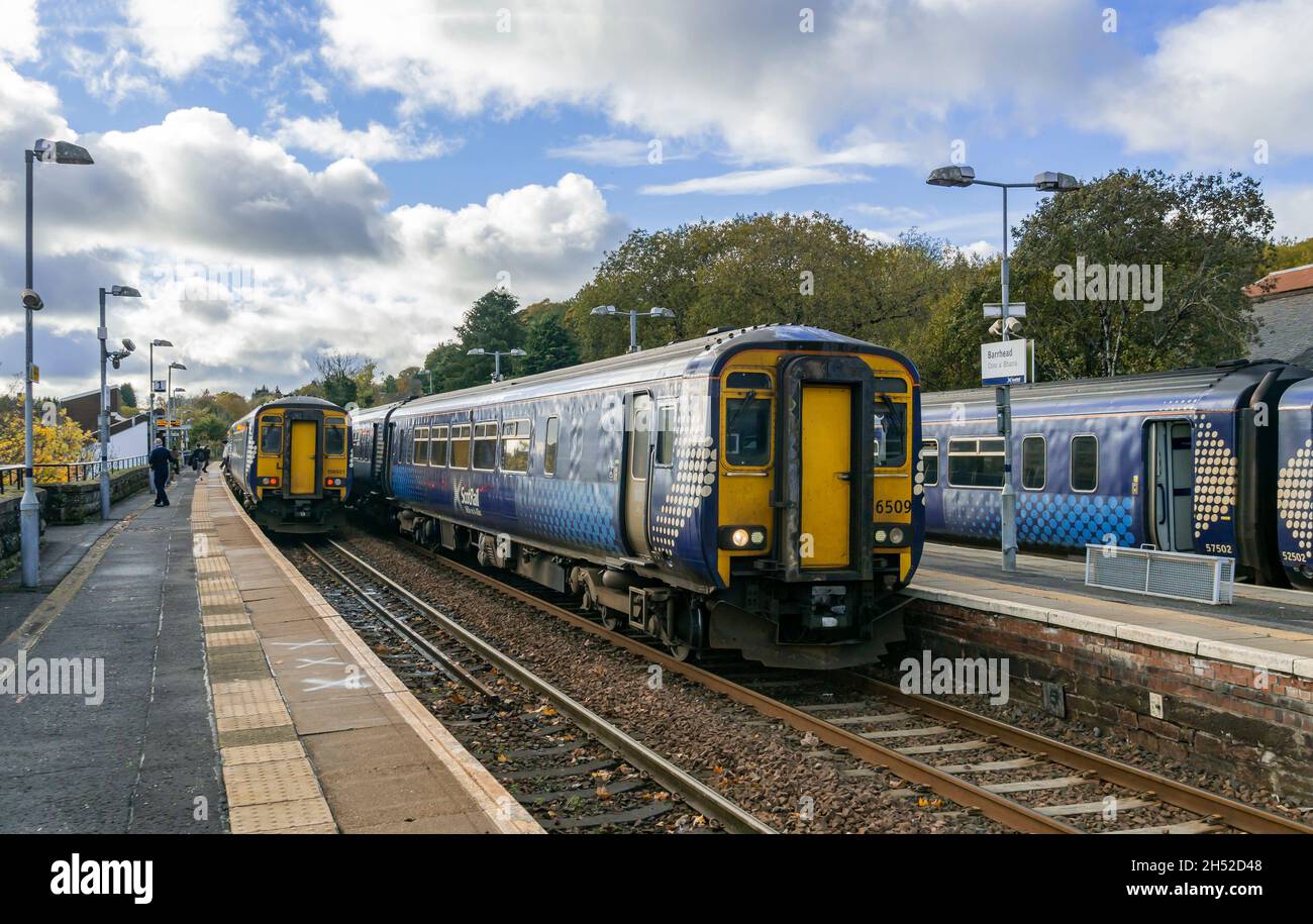 1325 departure Class 156 and 1323 Class 156 Scotrail DMU at Barrhead ...