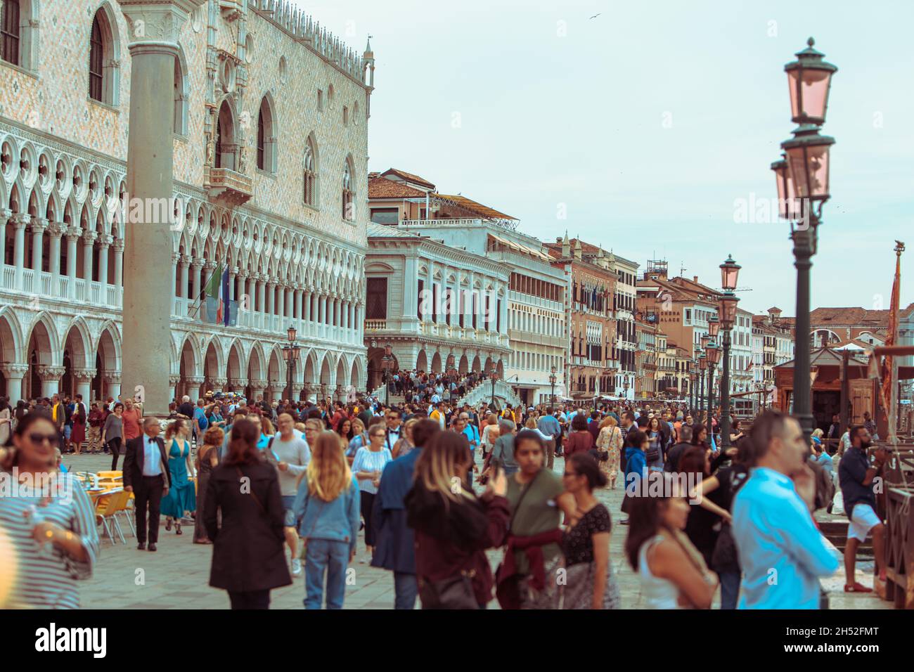 Venice, Italy - May 25, 2019: overcrowded square of european tourist ...