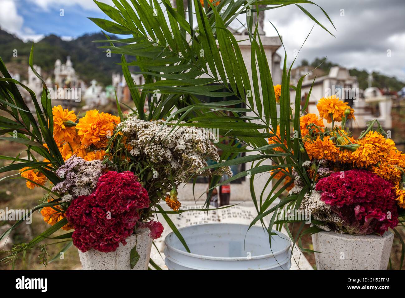 Decorated grave hi-res stock photography and images - Alamy