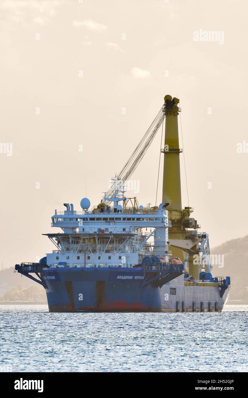 Pipe-Layser AKADEMIK CHERSKIY outbound from the port of Kiel Stock ...