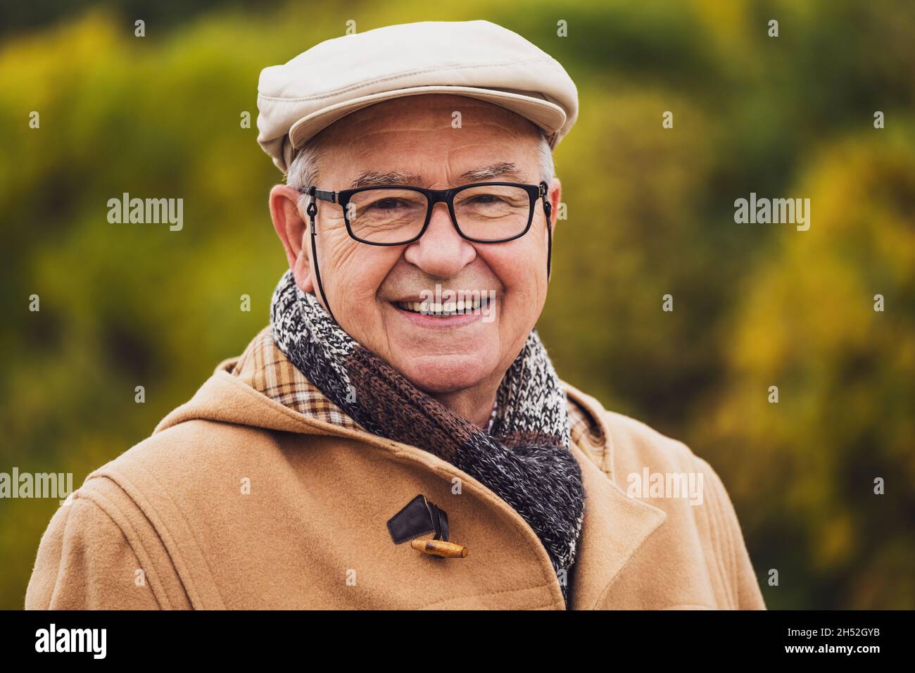 Cheerful old man outdoor hi-res stock photography and images - Alamy
